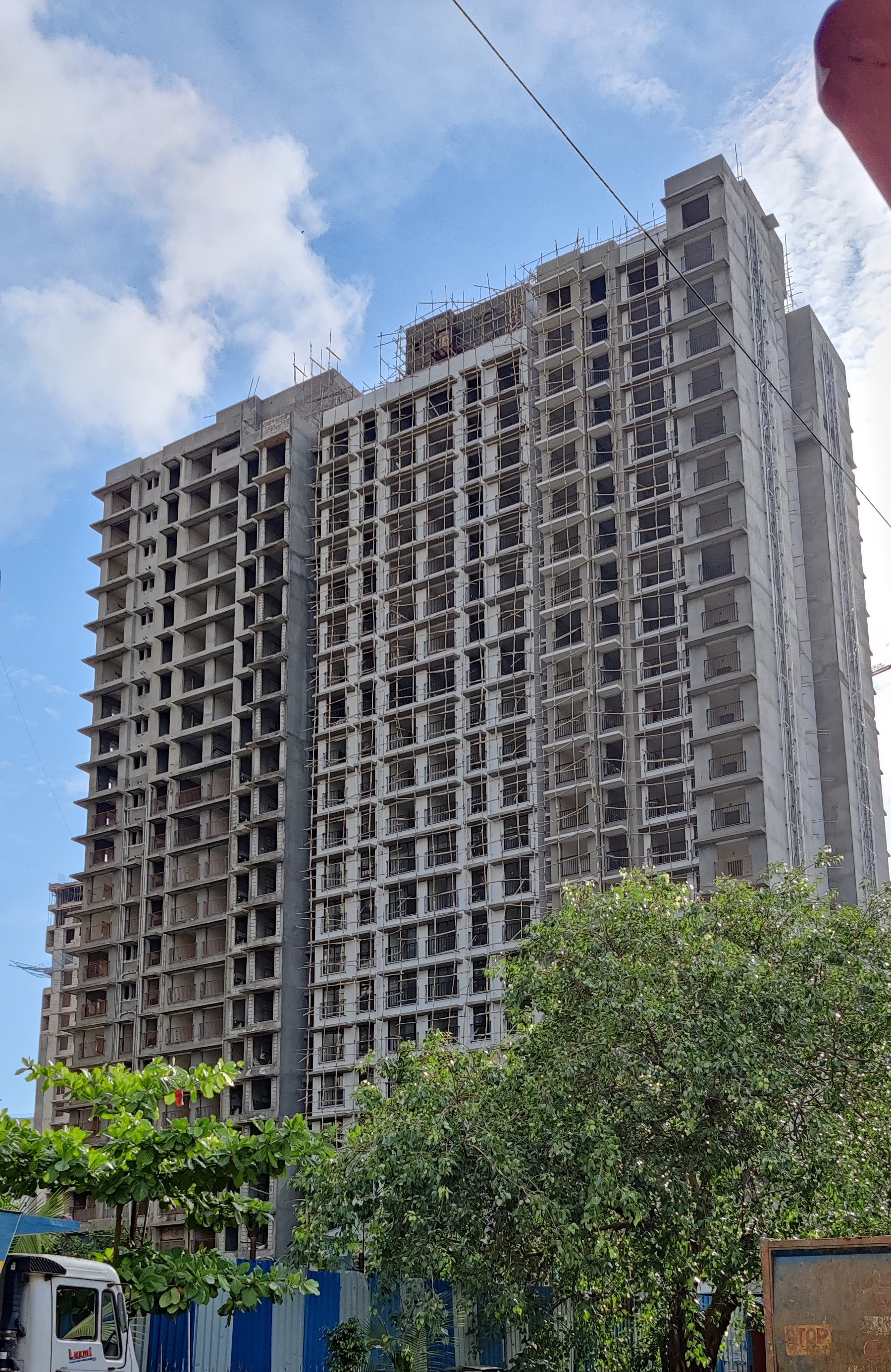Parinee Essence | 1,2 & 3BHK Luxury Flat in Kandivali West Mumbai ...
